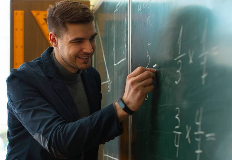 Conheça os 10 melhores professores do mundo em 2023 - PORVIR